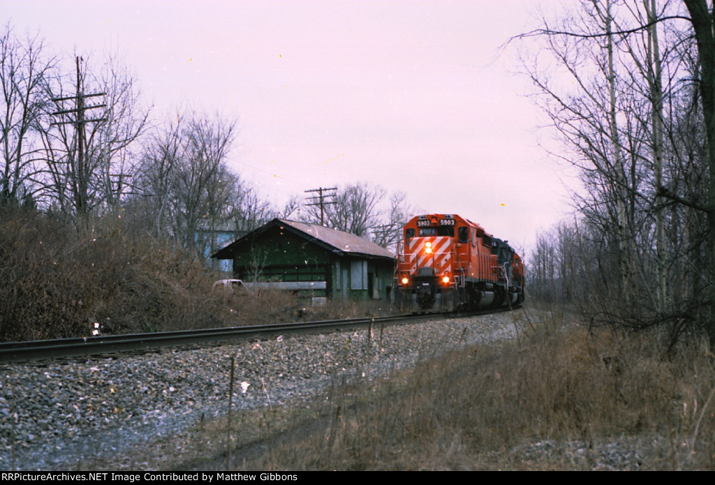 D&H Northbound passing the Sanitaria Springs depot-date Approximate